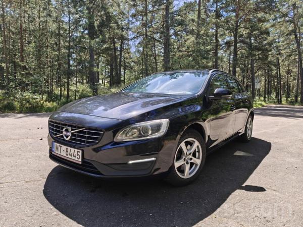 Black Volvo V60 2015 in Riga, with an engine capacity of 1.60 L and mileage of 224 thousand km for 7500 €, photo 1 on AUTOMOTO.COM.LV
