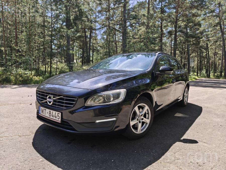 Melns Volvo V60 2015 Rīga, ar dzinēja tilpumu 1.60 L un nobraukumu 224 tūkst. km par 7500 €, foto 1 vietnē AUTOMOTO.COM.LV