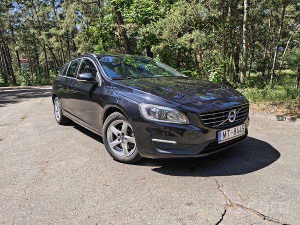 Black Volvo V60 2015 in Riga, with an engine capacity of 1.60 L and mileage of 224 thousand km for 7500 €, photo 2 on AUTOMOTO.COM.LV