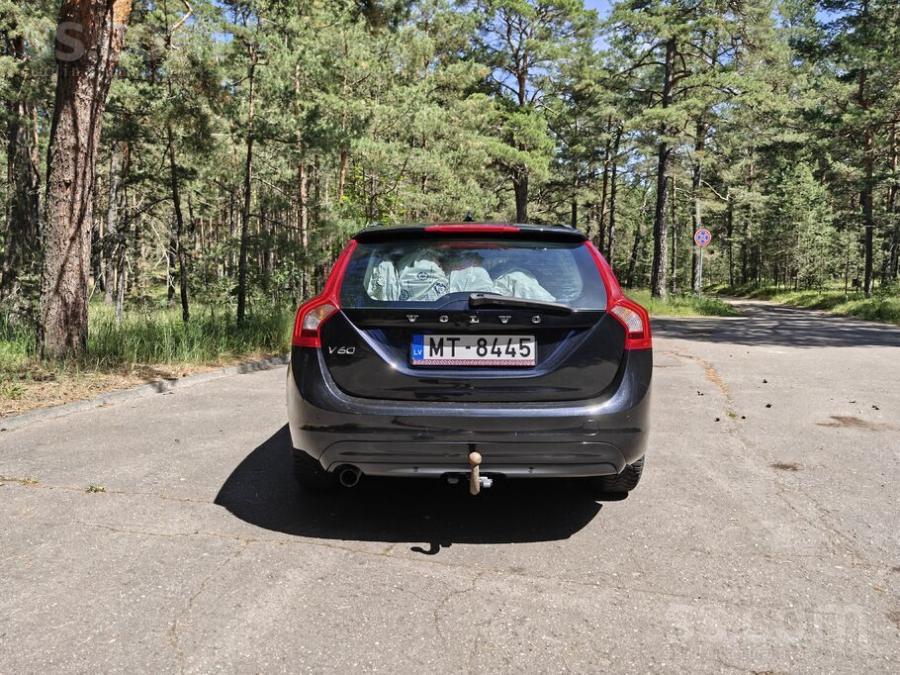 Melns Volvo V60 2015 Rīga, ar dzinēja tilpumu 1.60 L un nobraukumu 224 tūkst. km par 7500 €, foto 6 vietnē AUTOMOTO.COM.LV