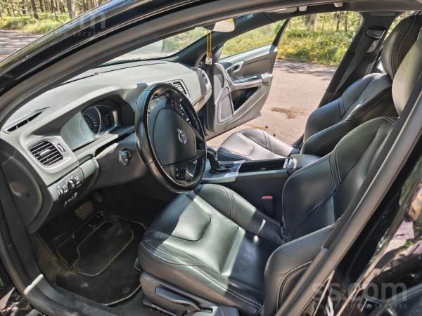 Black Volvo V60 2015 in Riga, with an engine capacity of 1.60 L and mileage of 224 thousand km for 7500 €, photo 6 on AUTOMOTO.COM.LV