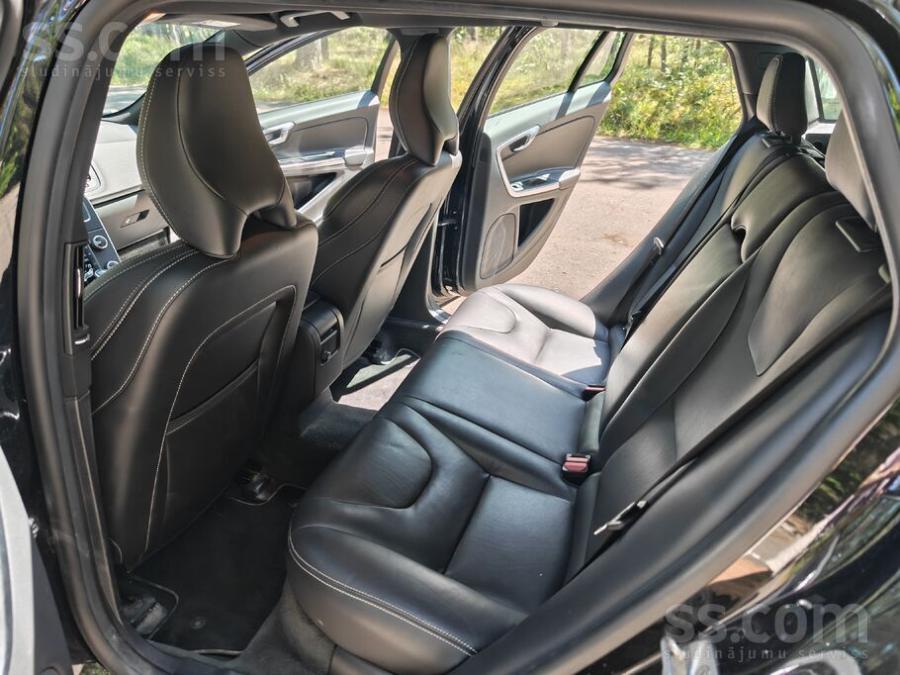Melns Volvo V60 2015 Rīga, ar dzinēja tilpumu 1.60 L un nobraukumu 224 tūkst. km par 7500 €, foto 8 vietnē AUTOMOTO.COM.LV