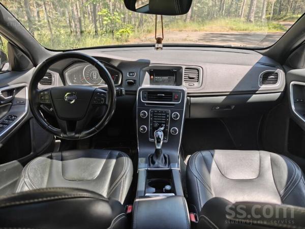 Black Volvo V60 2015 in Riga, with an engine capacity of 1.60 L and mileage of 224 thousand km for 7500 €, photo 8 on AUTOMOTO.COM.LV