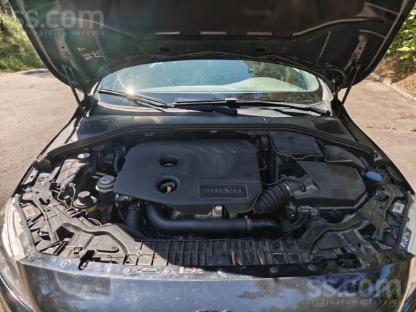 Black Volvo V60 2015 in Riga, with an engine capacity of 1.60 L and mileage of 224 thousand km for 7500 €, photo 10 on AUTOMOTO.COM.LV