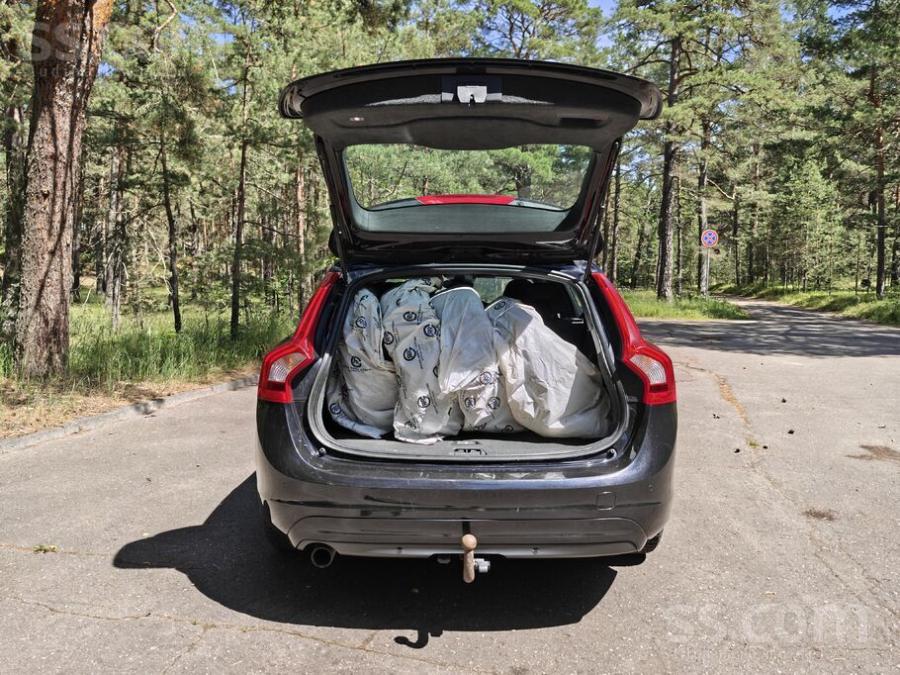 Melns Volvo V60 2015 Rīga, ar dzinēja tilpumu 1.60 L un nobraukumu 224 tūkst. km par 7500 €, foto 15 vietnē AUTOMOTO.COM.LV