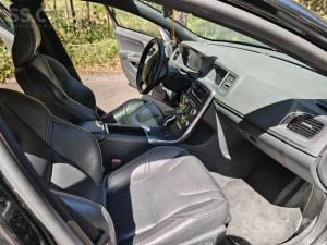 Melns Volvo V60 2015 Rīga, ar dzinēja tilpumu 1.60 L un nobraukumu 224 tūkst. km par 7500 €, foto 17 vietnē AUTOMOTO.COM.LV