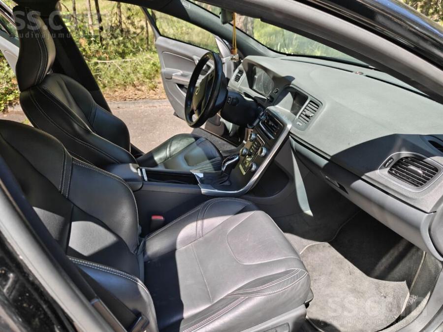 Melns Volvo V60 2015 Rīga, ar dzinēja tilpumu 1.60 L un nobraukumu 224 tūkst. km par 7500 €, foto 17 vietnē AUTOMOTO.COM.LV