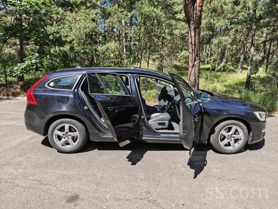 Melns Volvo V60 2015 Rīga, ar dzinēja tilpumu 1.60 L un nobraukumu 224 tūkst. km par 7500 €, foto 20 vietnē AUTOMOTO.COM.LV