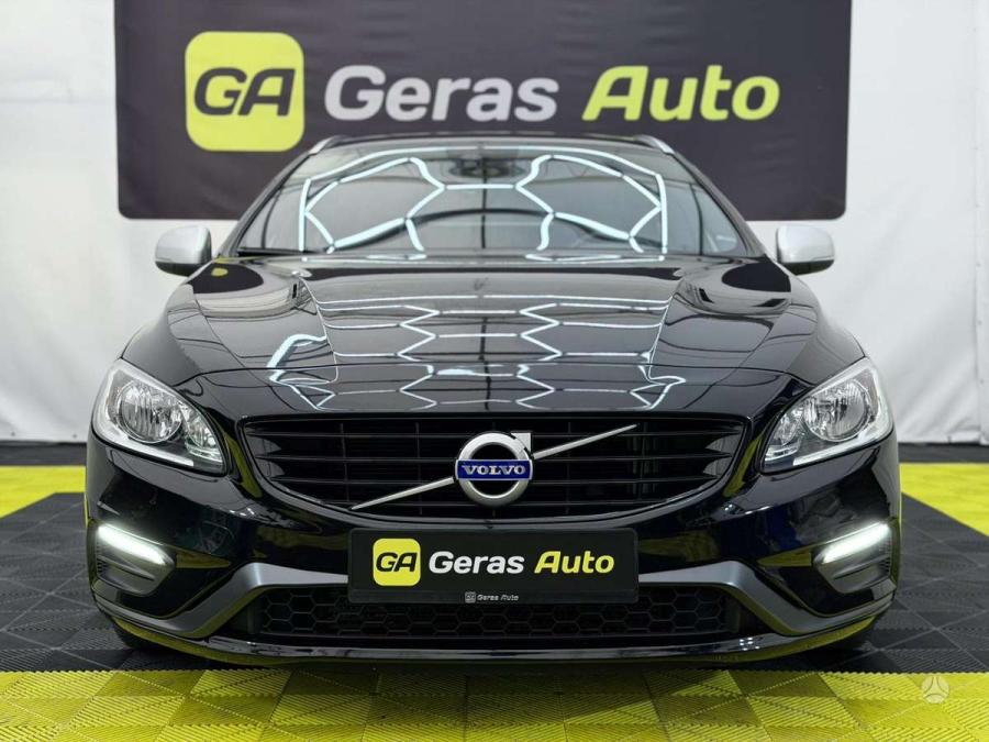 Black Volvo V60 2015 in Vilnius, with an engine capacity of 1.97 L and mileage of 236 thousand km for 6299 €, photo 3 on AUTOMOTO.COM.LV