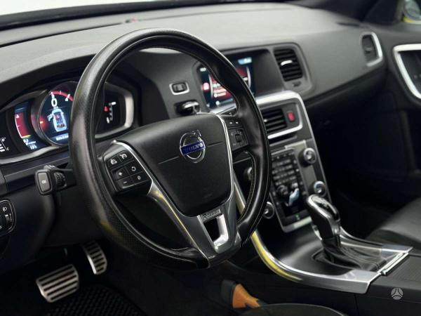 Black Volvo V60 2015 in Vilnius, with an engine capacity of 1.97 L and mileage of 236 thousand km for 6299 €, photo 9 on AUTOMOTO.COM.LV