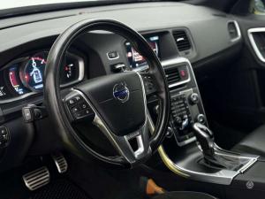 Black Volvo V60 2015 in Vilnius, with an engine capacity of 1.97 L and mileage of 236 thousand km for 6299 €, photo 10 on AUTOMOTO.COM.LV