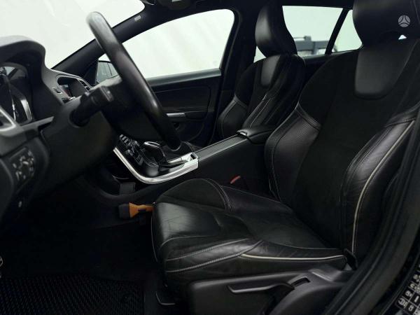 Black Volvo V60 2015 in Vilnius, with an engine capacity of 1.97 L and mileage of 236 thousand km for 6299 €, photo 10 on AUTOMOTO.COM.LV