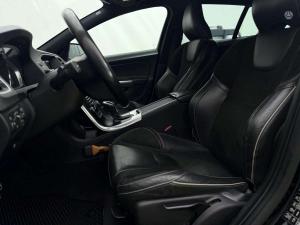 Black Volvo V60 2015 in Vilnius, with an engine capacity of 1.97 L and mileage of 236 thousand km for 6299 €, photo 11 on AUTOMOTO.COM.LV