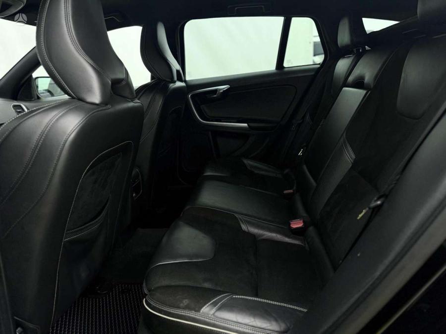 Black Volvo V60 2015 in Vilnius, with an engine capacity of 1.97 L and mileage of 236 thousand km for 6299 €, photo 12 on AUTOMOTO.COM.LV