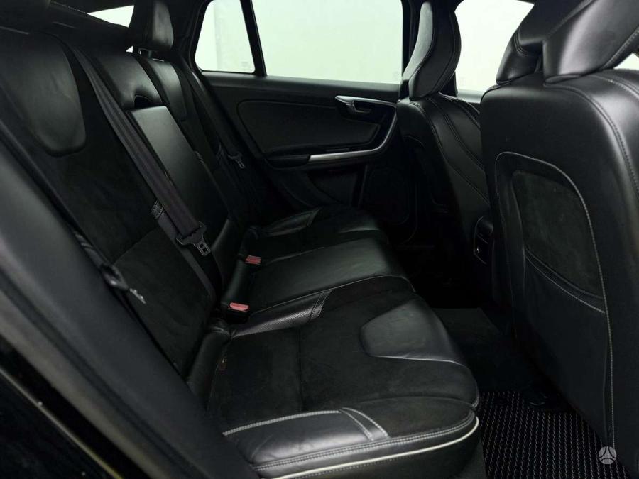 Black Volvo V60 2015 in Vilnius, with an engine capacity of 1.97 L and mileage of 236 thousand km for 6299 €, photo 14 on AUTOMOTO.COM.LV