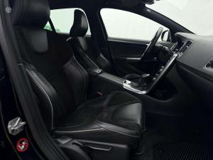 Black Volvo V60 2015 in Vilnius, with an engine capacity of 1.97 L and mileage of 236 thousand km for 6299 €, photo 15 on AUTOMOTO.COM.LV
