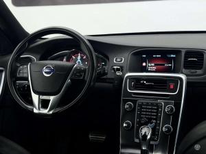 Black Volvo V60 2015 in Vilnius, with an engine capacity of 1.97 L and mileage of 236 thousand km for 6299 €, photo 17 on AUTOMOTO.COM.LV