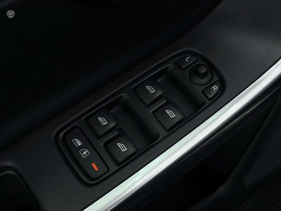 Black Volvo V60 2015 in Vilnius, with an engine capacity of 1.97 L and mileage of 236 thousand km for 6299 €, photo 20 on AUTOMOTO.COM.LV