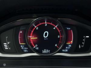 Black Volvo V60 2015 in Vilnius, with an engine capacity of 1.97 L and mileage of 236 thousand km for 6299 €, photo 28 on AUTOMOTO.COM.LV
