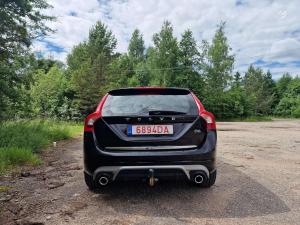 Black Volvo V60 2015 in Utena, with an engine capacity of 2.40 L and mileage of 186 thousand km for 8450 €, photo 8 on AUTOMOTO.COM.LV
