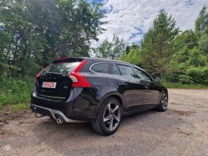 Black Volvo V60 2015 in Utena, with an engine capacity of 2.40 L and mileage of 186 thousand km for 8450 €, photo 9 on AUTOMOTO.COM.LV