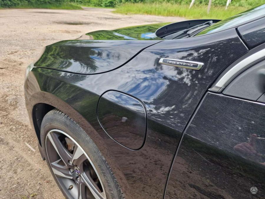 Black Volvo V60 2015 in Utena, with an engine capacity of 2.40 L and mileage of 186 thousand km for 8450 €, photo 11 on AUTOMOTO.COM.LV