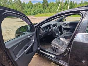 Black Volvo V60 2015 in Utena, with an engine capacity of 2.40 L and mileage of 186 thousand km for 8450 €, photo 12 on AUTOMOTO.COM.LV