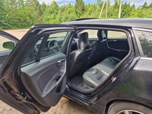 Black Volvo V60 2015 in Utena, with an engine capacity of 2.40 L and mileage of 186 thousand km for 8450 €, photo 13 on AUTOMOTO.COM.LV