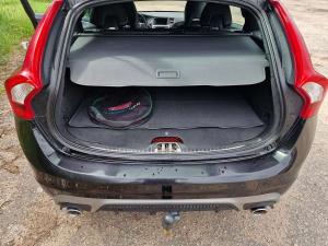Black Volvo V60 2015 in Utena, with an engine capacity of 2.40 L and mileage of 186 thousand km for 8450 €, photo 15 on AUTOMOTO.COM.LV