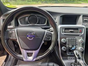 Black Volvo V60 2015 in Utena, with an engine capacity of 2.40 L and mileage of 186 thousand km for 8450 €, photo 18 on AUTOMOTO.COM.LV