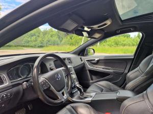 Black Volvo V60 2015 in Utena, with an engine capacity of 2.40 L and mileage of 186 thousand km for 8450 €, photo 19 on AUTOMOTO.COM.LV