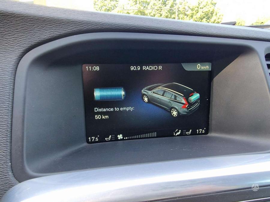 Black Volvo V60 2015 in Utena, with an engine capacity of 2.40 L and mileage of 186 thousand km for 8450 €, photo 22 on AUTOMOTO.COM.LV
