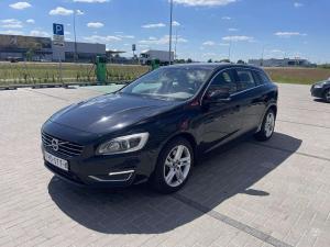 Black Volvo V60 2015 in Panevezys, with an engine capacity of 2.40 L and mileage of 312 thousand km for 6900 €, photo  on AUTOMOTO.COM.LV