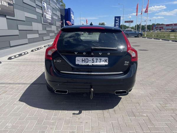 Black Volvo V60 2015 in Panevezys, with an engine capacity of 2.40 L and mileage of 312 thousand km for 6900 €, photo 7 on AUTOMOTO.COM.LV