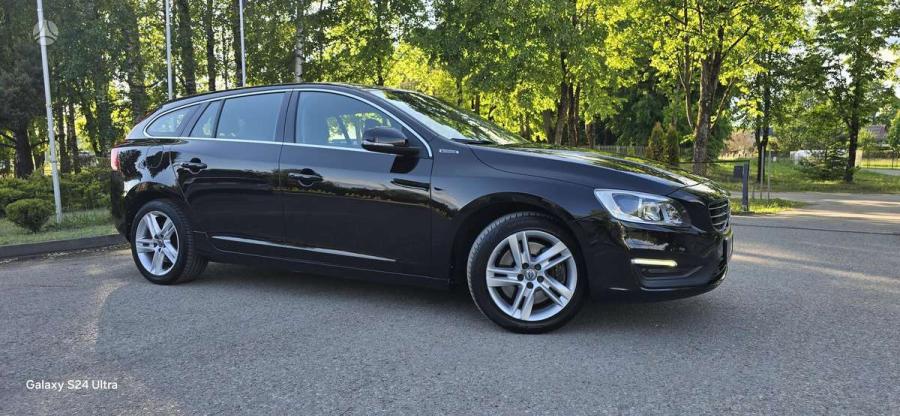 Melns Volvo V60 2015 Kazlų Rūda, ar dzinēja tilpumu 2.40 L un nobraukumu 237 tūkst. km par 6000 €, foto 4 vietnē AUTOMOTO.COM.LV