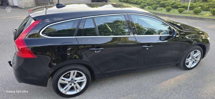 Melns Volvo V60 2015 Kazlų Rūda, ar dzinēja tilpumu 2.40 L un nobraukumu 237 tūkst. km par 6000 €, foto 16 vietnē AUTOMOTO.COM.LV