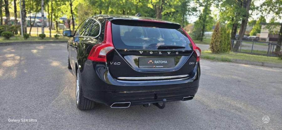 Melns Volvo V60 2015 Kazlų Rūda, ar dzinēja tilpumu 2.40 L un nobraukumu 237 tūkst. km par 6000 €, foto 17 vietnē AUTOMOTO.COM.LV