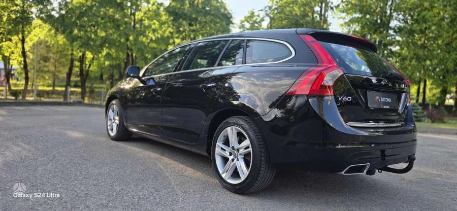 Melns Volvo V60 2015 Kazlų Rūda, ar dzinēja tilpumu 2.40 L un nobraukumu 237 tūkst. km par 6000 €, foto 18 vietnē AUTOMOTO.COM.LV
