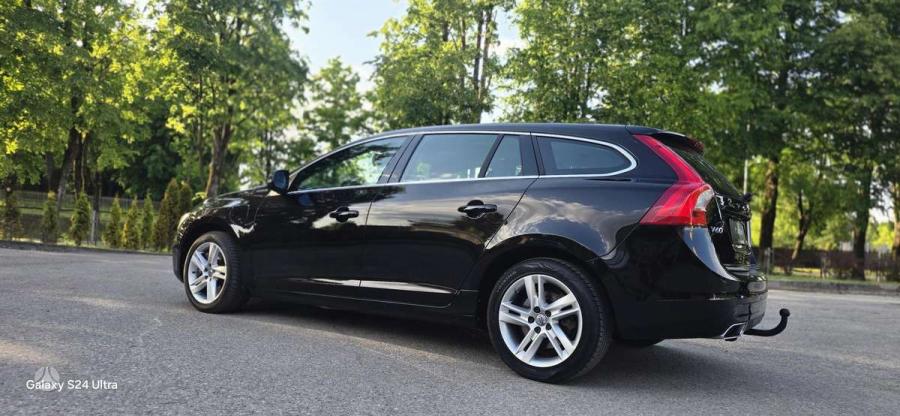 Melns Volvo V60 2015 Kazlų Rūda, ar dzinēja tilpumu 2.40 L un nobraukumu 237 tūkst. km par 6000 €, foto 19 vietnē AUTOMOTO.COM.LV