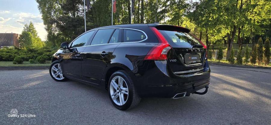 Melns Volvo V60 2015 Kazlų Rūda, ar dzinēja tilpumu 2.40 L un nobraukumu 237 tūkst. km par 6000 €, foto 21 vietnē AUTOMOTO.COM.LV