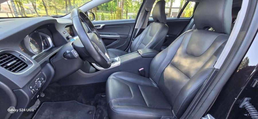 Melns Volvo V60 2015 Kazlų Rūda, ar dzinēja tilpumu 2.40 L un nobraukumu 237 tūkst. km par 6000 €, foto 22 vietnē AUTOMOTO.COM.LV