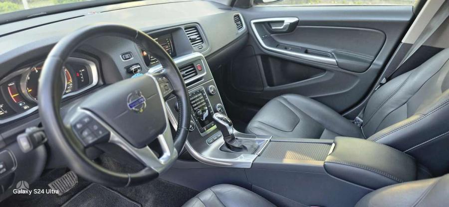 Melns Volvo V60 2015 Kazlų Rūda, ar dzinēja tilpumu 2.40 L un nobraukumu 237 tūkst. km par 6000 €, foto 24 vietnē AUTOMOTO.COM.LV