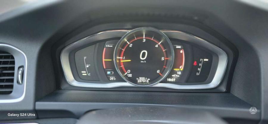 Melns Volvo V60 2015 Kazlų Rūda, ar dzinēja tilpumu 2.40 L un nobraukumu 237 tūkst. km par 6000 €, foto 26 vietnē AUTOMOTO.COM.LV