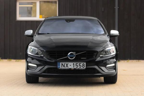 Melns Volvo V60 2015 Jelgava, ar dzinēja tilpumu 2.40 L un nobraukumu 242 tūkst. km par 10900 €, foto 3 vietnē AUTOMOTO.COM.LV