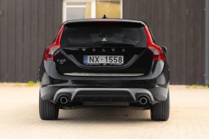Black Volvo V60 2015 in Jelgava, with an engine capacity of 2.40 L and mileage of 242 thousand km for 10900 €, photo 7 on AUTOMOTO.COM.LV