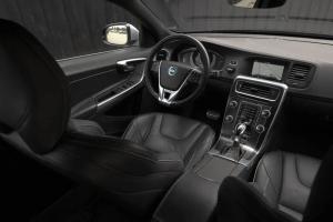 Black Volvo V60 2015 in Jelgava, with an engine capacity of 2.40 L and mileage of 242 thousand km for 10900 €, photo 8 on AUTOMOTO.COM.LV