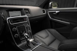 Black Volvo V60 2015 in Jelgava, with an engine capacity of 2.40 L and mileage of 242 thousand km for 10900 €, photo 13 on AUTOMOTO.COM.LV