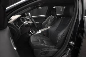 Black Volvo V60 2015 in Jelgava, with an engine capacity of 2.40 L and mileage of 242 thousand km for 10900 €, photo 16 on AUTOMOTO.COM.LV