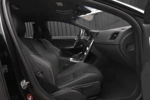 Black Volvo V60 2015 in Jelgava, with an engine capacity of 2.40 L and mileage of 242 thousand km for 10900 €, photo 17 on AUTOMOTO.COM.LV