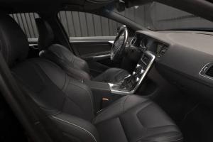 Black Volvo V60 2015 in Jelgava, with an engine capacity of 2.40 L and mileage of 242 thousand km for 10900 €, photo 18 on AUTOMOTO.COM.LV